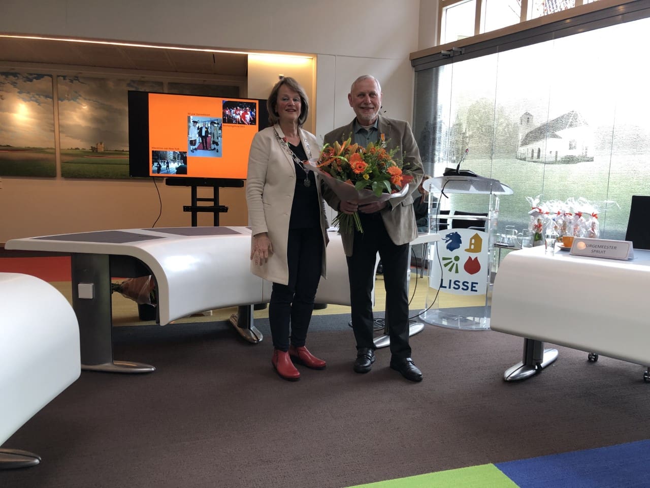 Lintjesregen Lisse: zes inwoners gedecoreerd - Bollenstreek Omroep