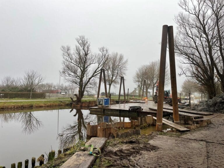 Aanleg fietsbrug Haarlemmertrekvaart bij Voorhout gestart ...