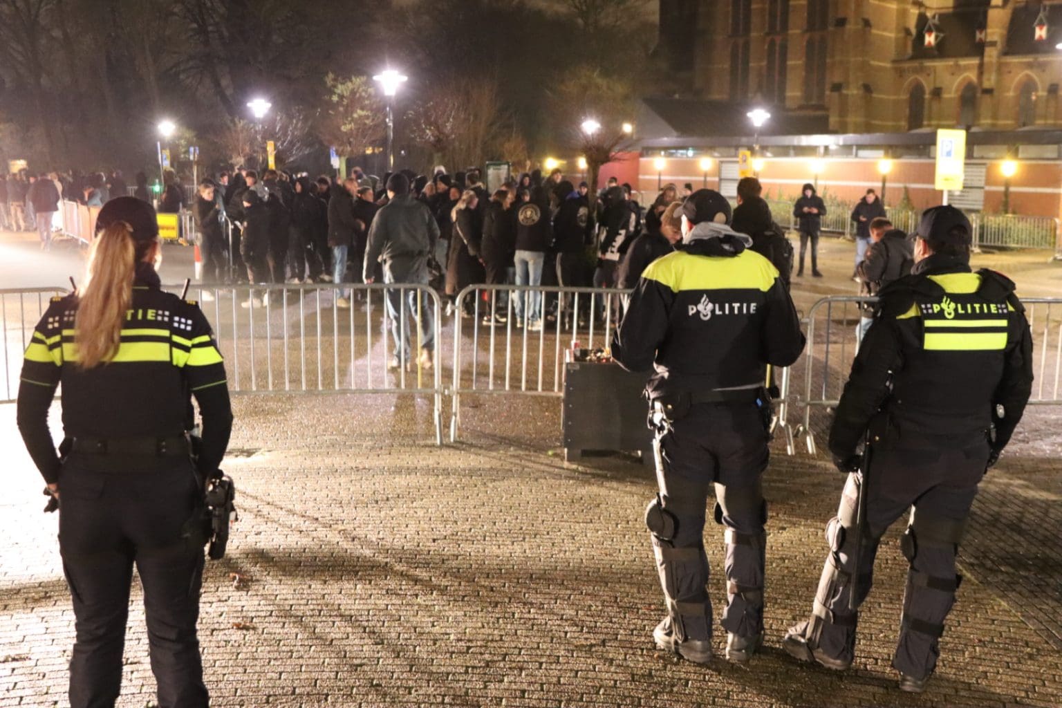 ME grijpt opnieuw in bij protest tegen AZC-besluit - Bollenstreek Omroep