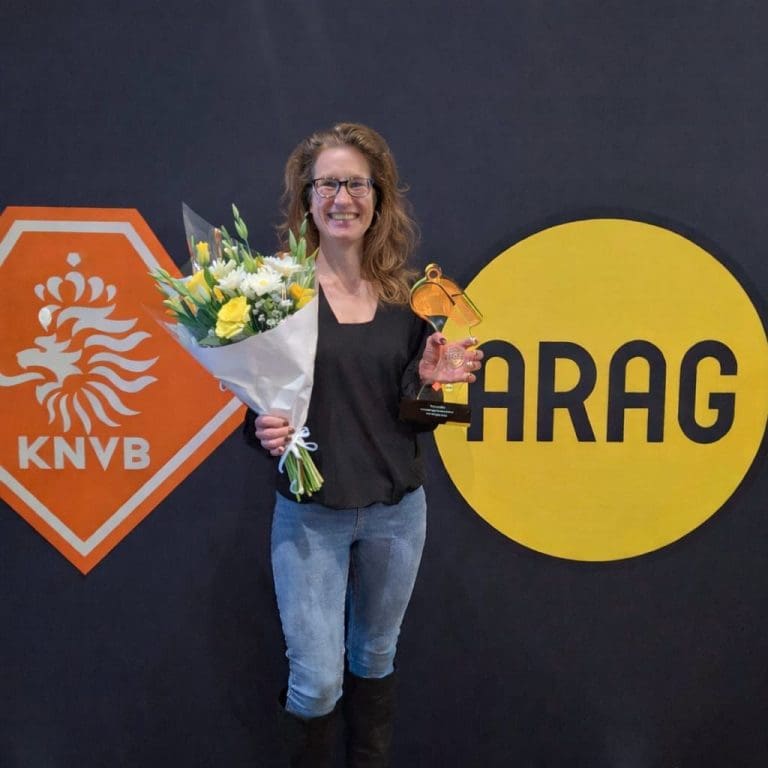 [AUDIO] Britta Zuidhoek vrouwelijke amateurscheidsrechter van het jaar ...