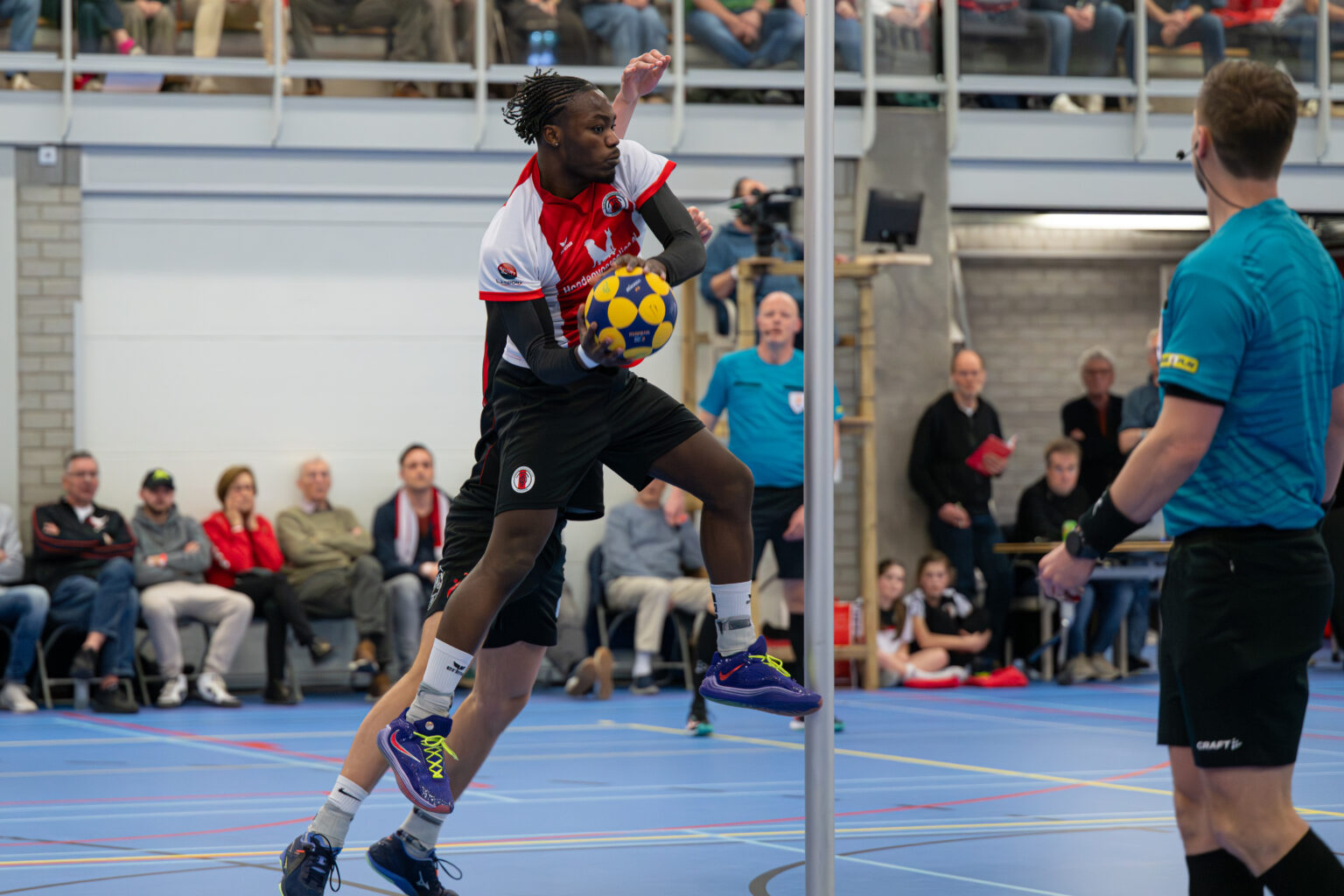 TOP knokt zich terug in topper en blijft op koers voor kampioenschap ...